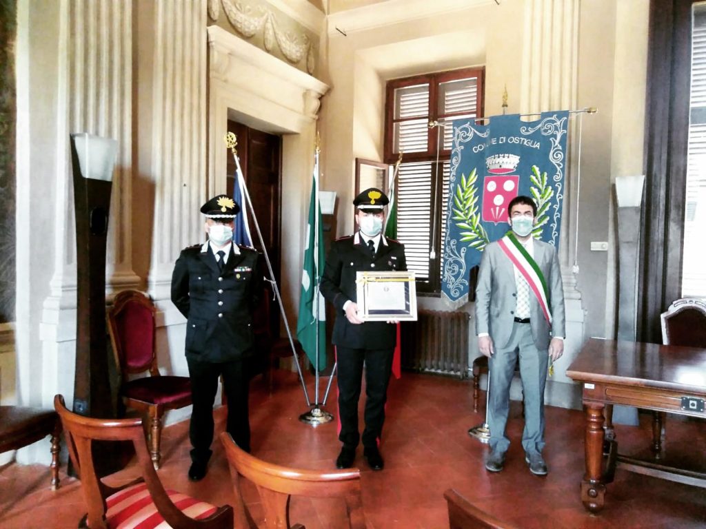 Il saluto dell'amministrazione comunale al maresciallo Genchi che ...