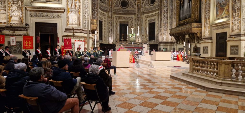Mantova, tantissime persone alla tradizionale processione dei Sacri ...