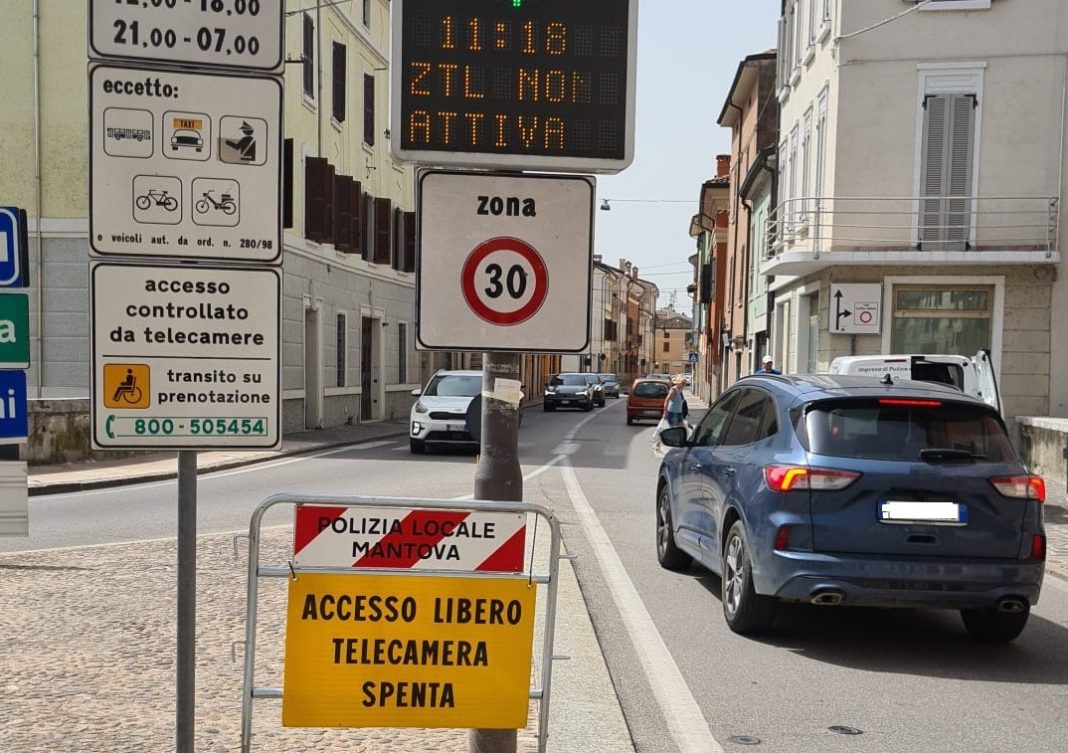 Traffico in tilt a Mantova, il Comune spegne la telecamera di via ...