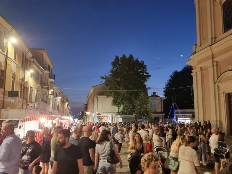 Poggio Rusco, sabato torna "La notte bianca dei saldi" - Mantovauno.it
