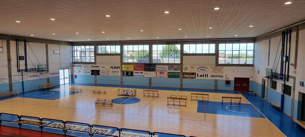 Poggio Rusco, il palazzetto dello sport si rifà il look con fari a led e nuove finestre ...