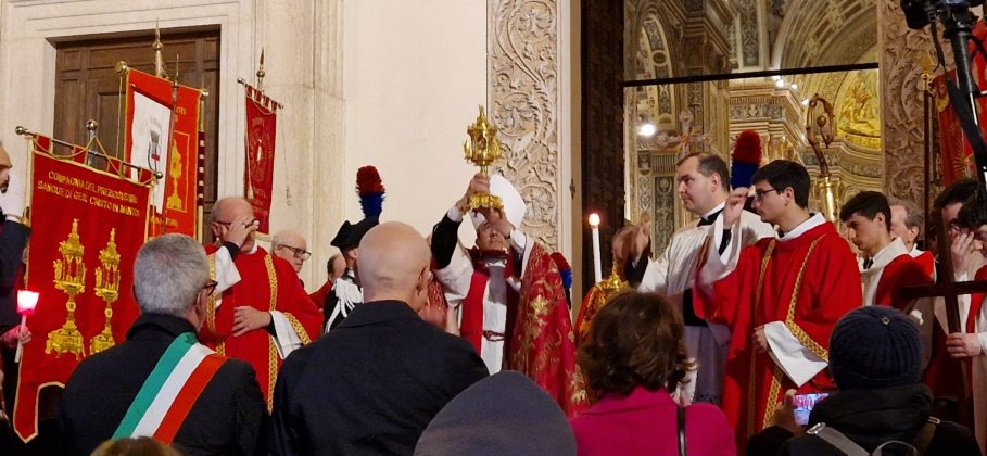 Sant'Andrea gremita per la celebrazione della Passione e la processione ...