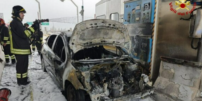 Fiamme al casello A22 di Affi: lunghe code in autostrada - Mantovauno.it