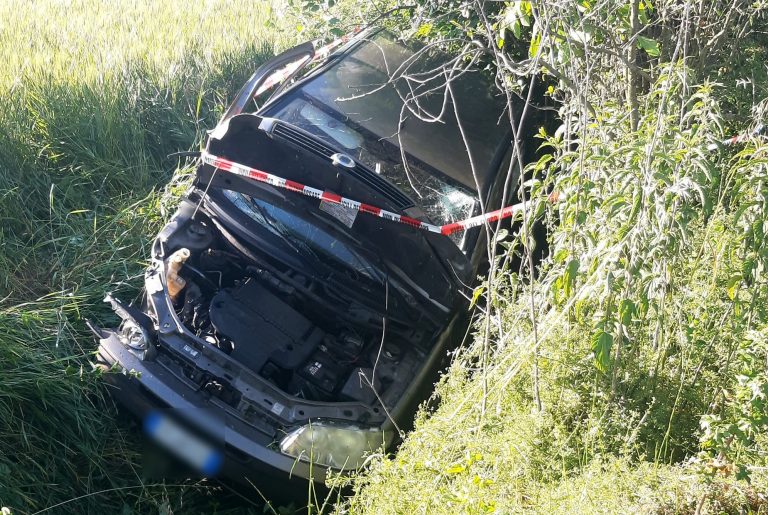 Sbandata nella notte a Suzzara: Fiat Punto nel fossato, 33enne in ...